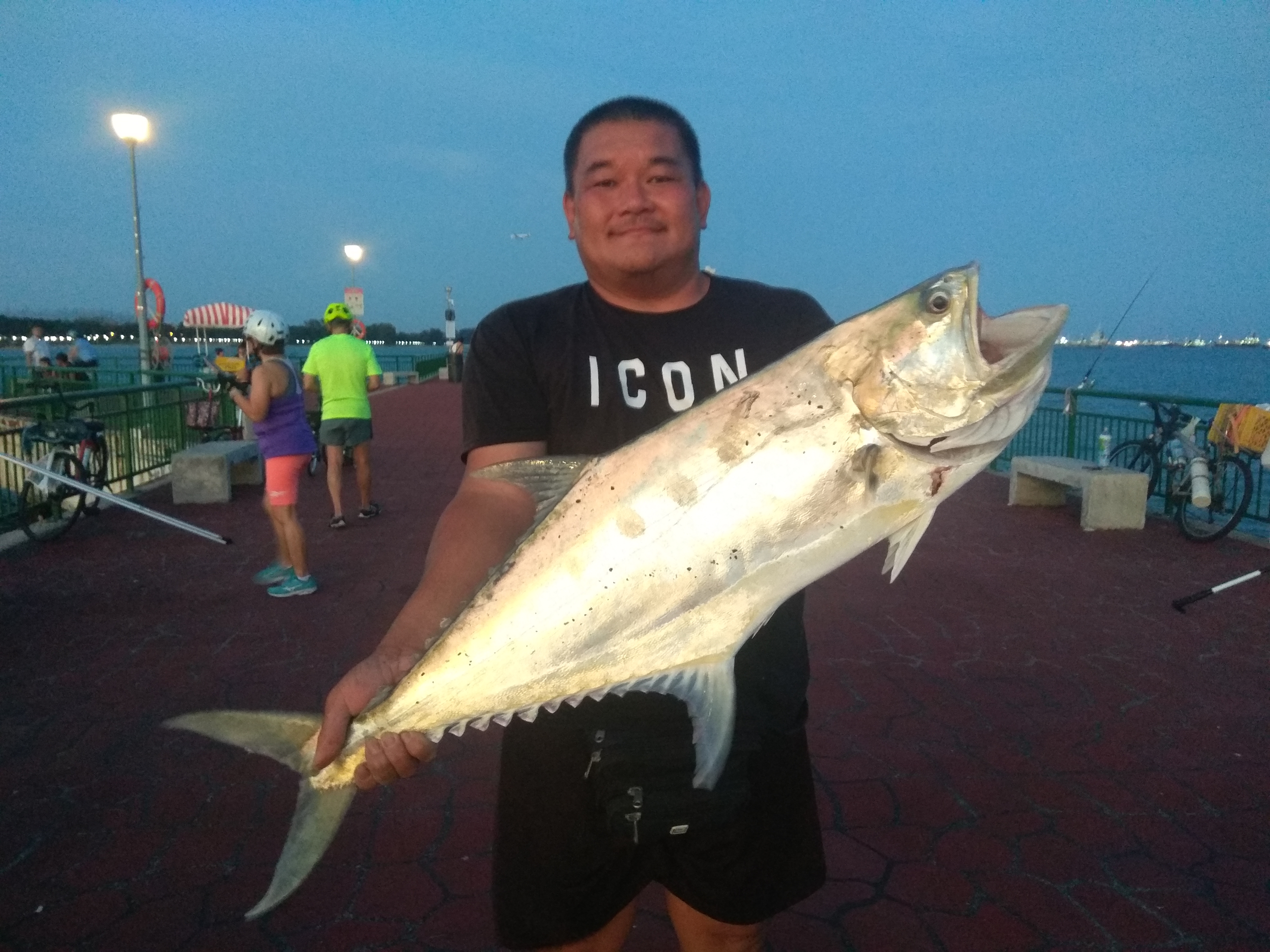 Big Queen Fish – Shoreangler